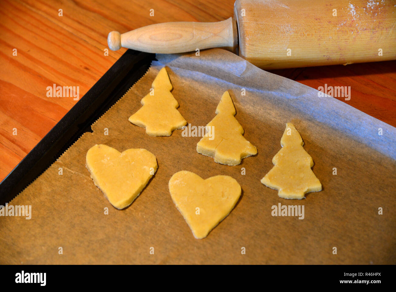Empty biscuit tin hi-res stock photography and images - Alamy
