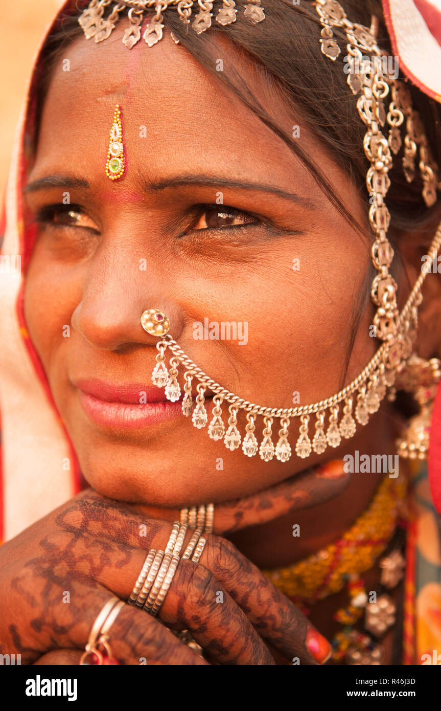 India fashion workers hi-res stock photography and images - Alamy