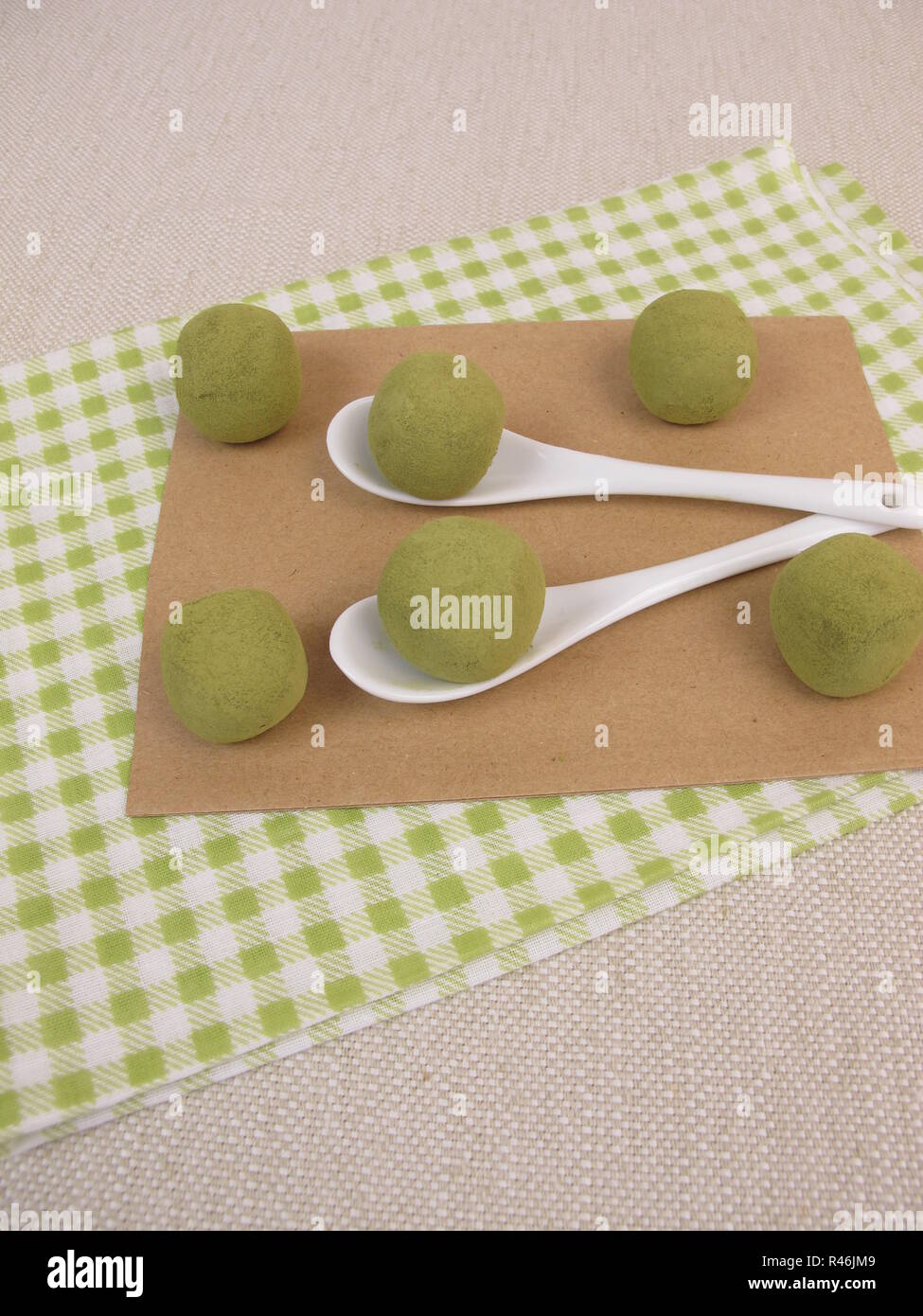 Matchapralinen hi-res stock photography and images - Alamy