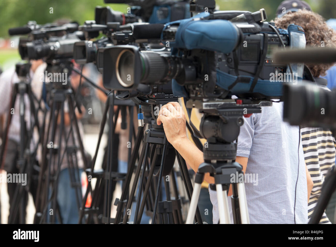 News conference. Filming an event with a video camera Stock Photo - Alamy