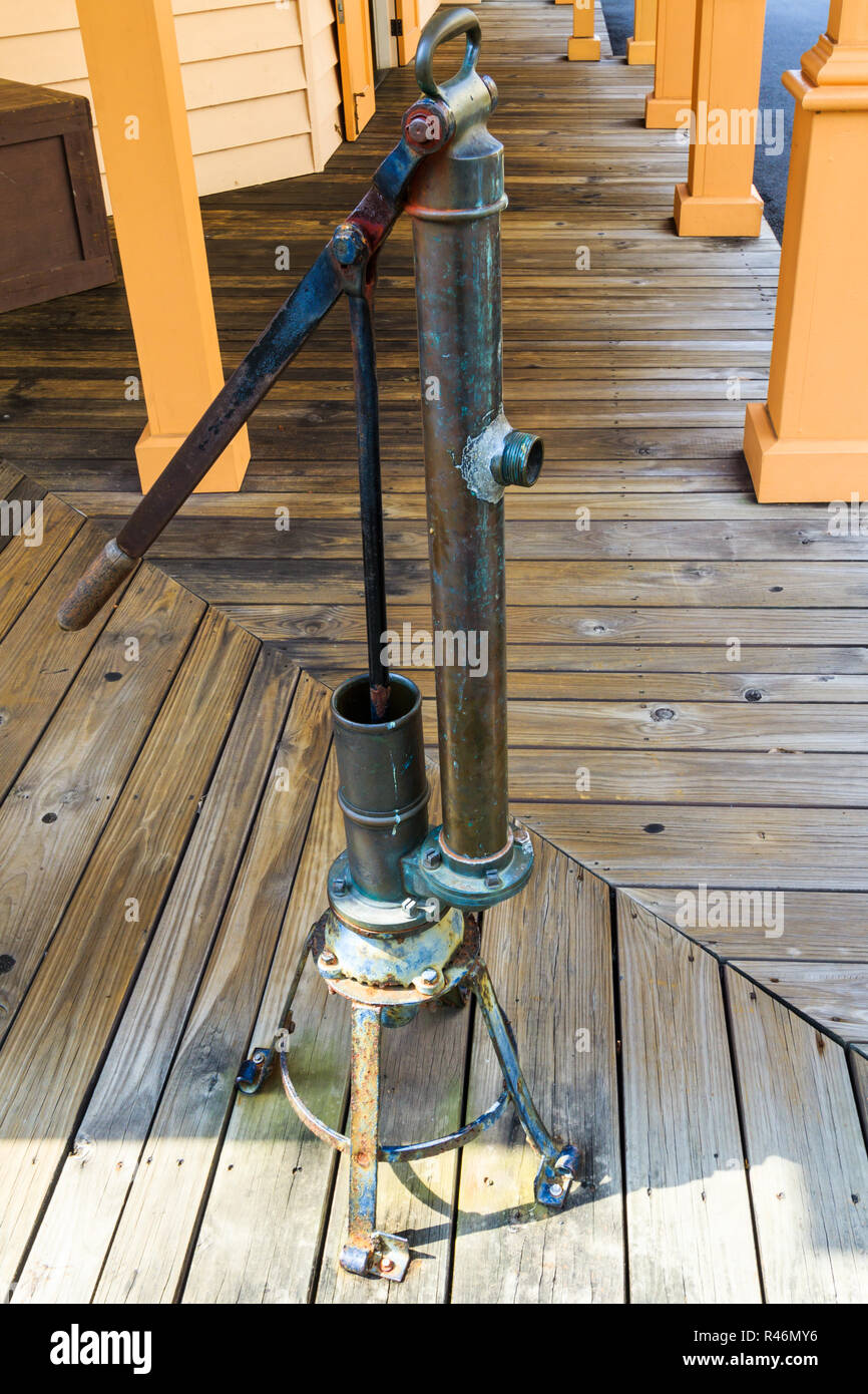 Rustic water pump hi-res stock photography and images - Alamy