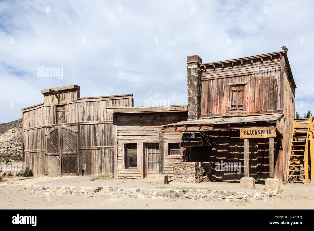 Abandoned wooden buildings hi-res stock photography and images - Alamy