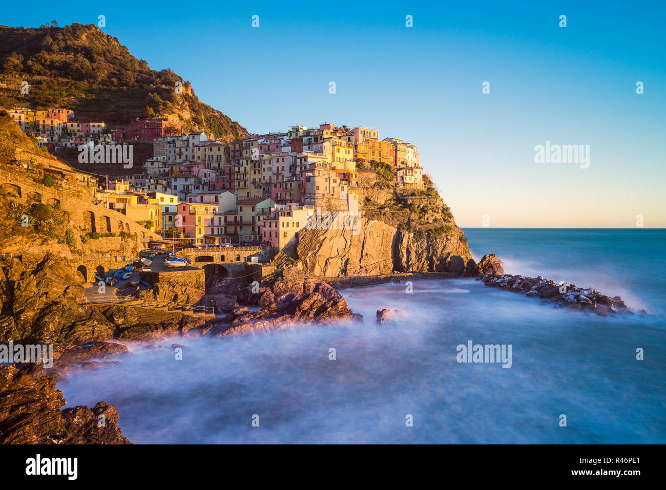 Manarola at sunset, Cinque Terre, Italy Stock Photo - Alamy