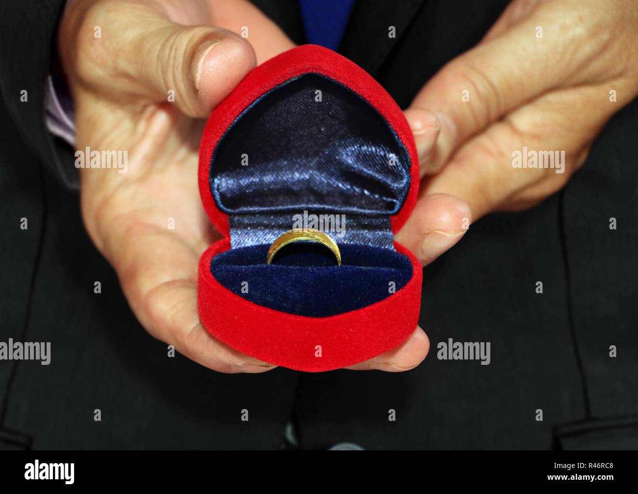 Man holding proposal ring Stock Photo - Alamy
