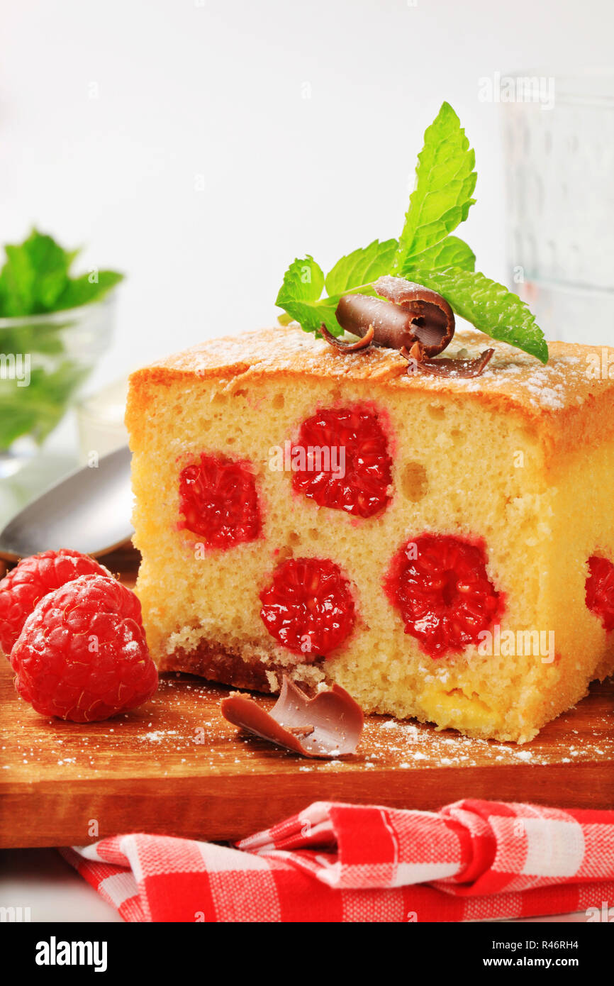 Raspberry sponge cake slice Stock Photo - Alamy