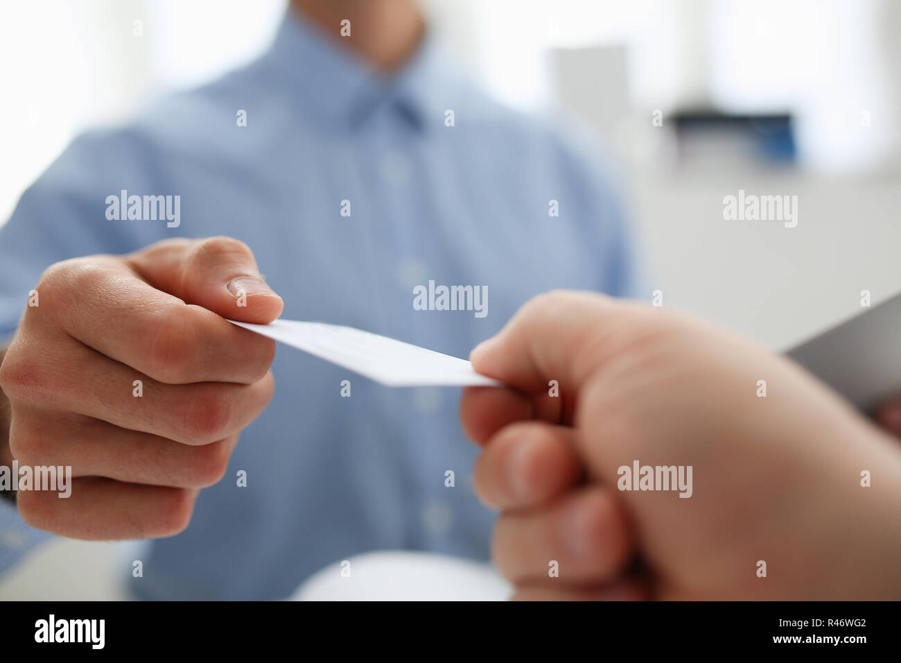 Male hand in suit give blank calling card tom man Stock Photo - Alamy