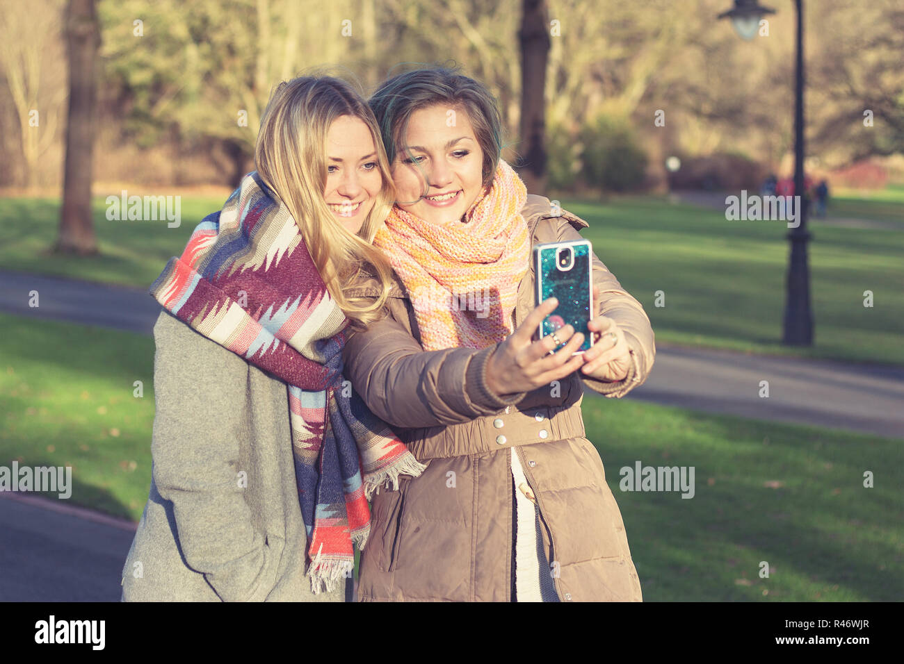 Girls freundinnen hi-res stock photography and images - Alamy
