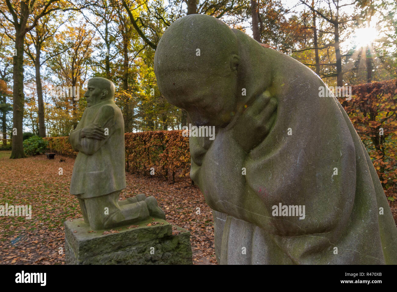 Grieving parents sculpture hi-res stock photography and images - Alamy