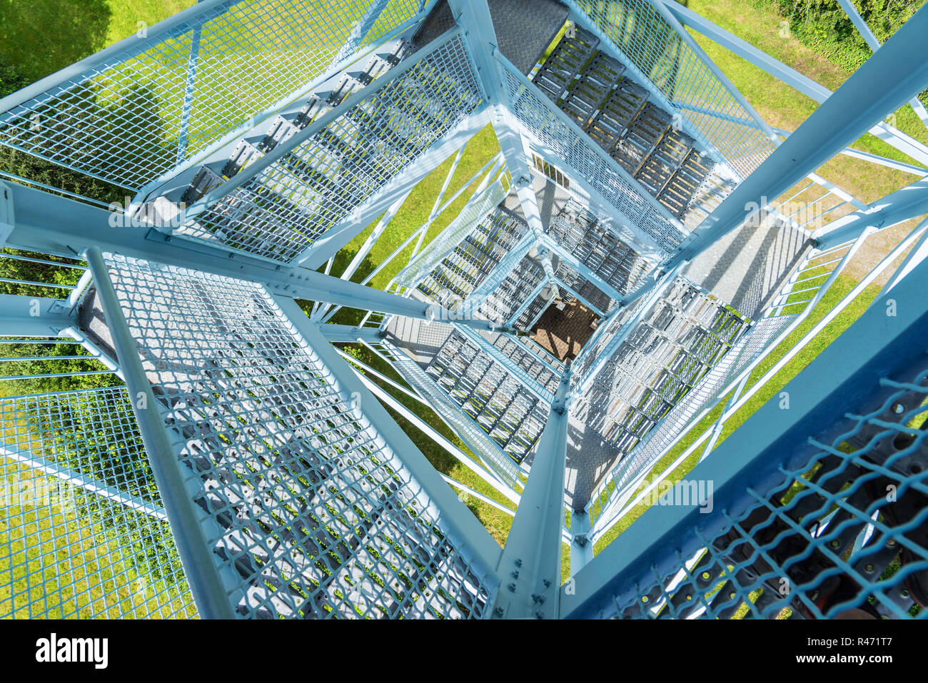 Metal open grating stairs hi-res stock photography and images - Alamy