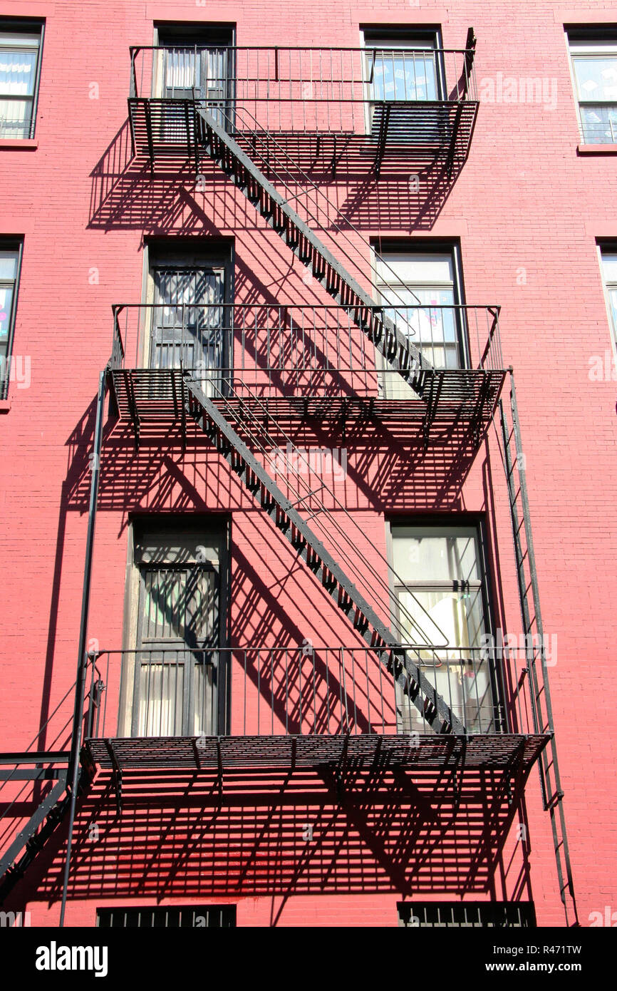 Typical new york red brick buildings hi-res stock photography and ...
