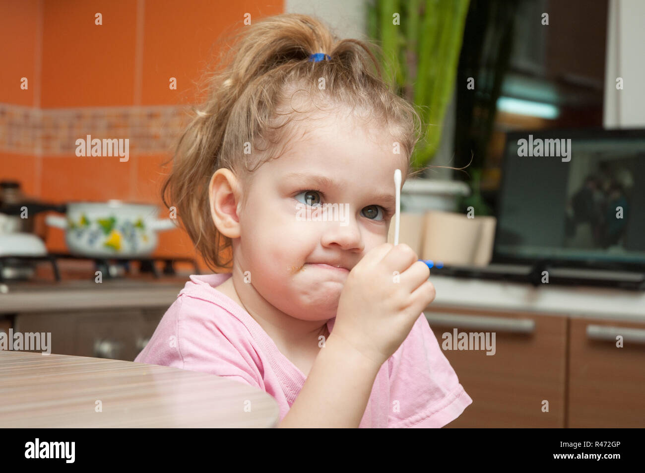 Cotton swab kitchen hi-res stock photography and images - Alamy
