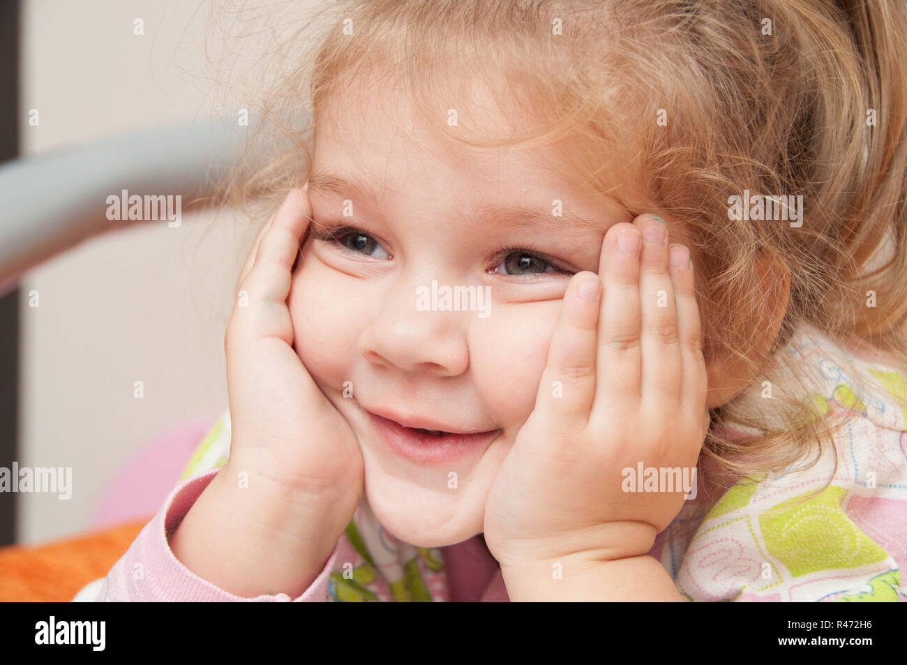 Hand propping cheek hi-res stock photography and images - Alamy