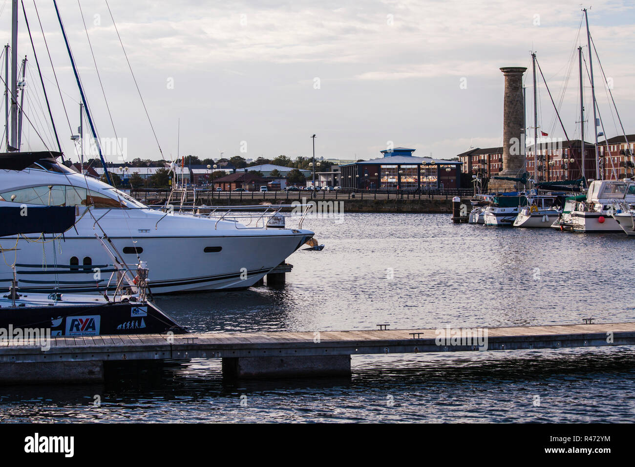Uk marina boardwalk hi-res stock photography and images - Alamy