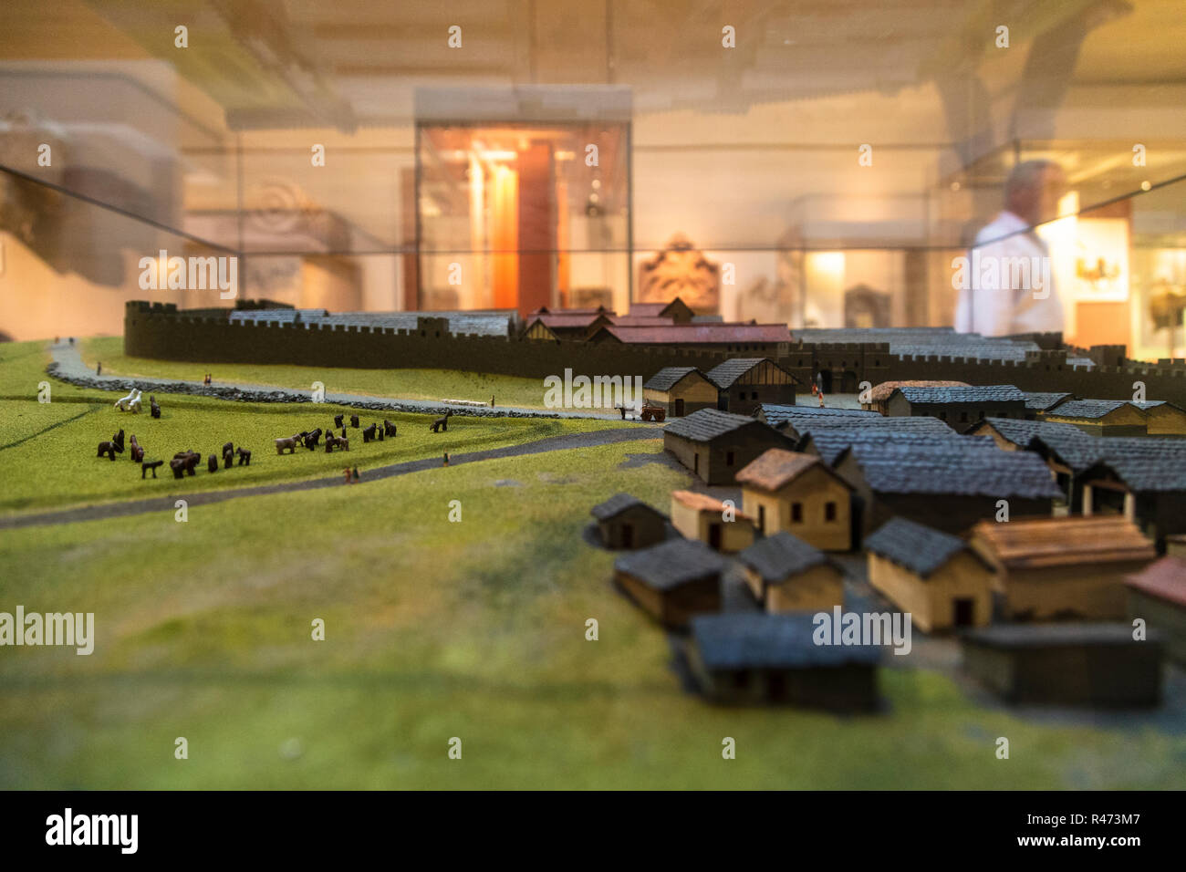 British museum building model hi-res stock photography and images - Alamy