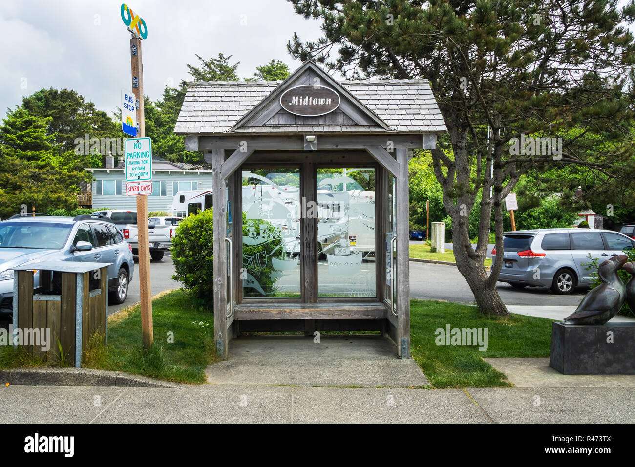 Midtown Cannon Beach bus stop, Oregon, USA Stock Photo - Alamy