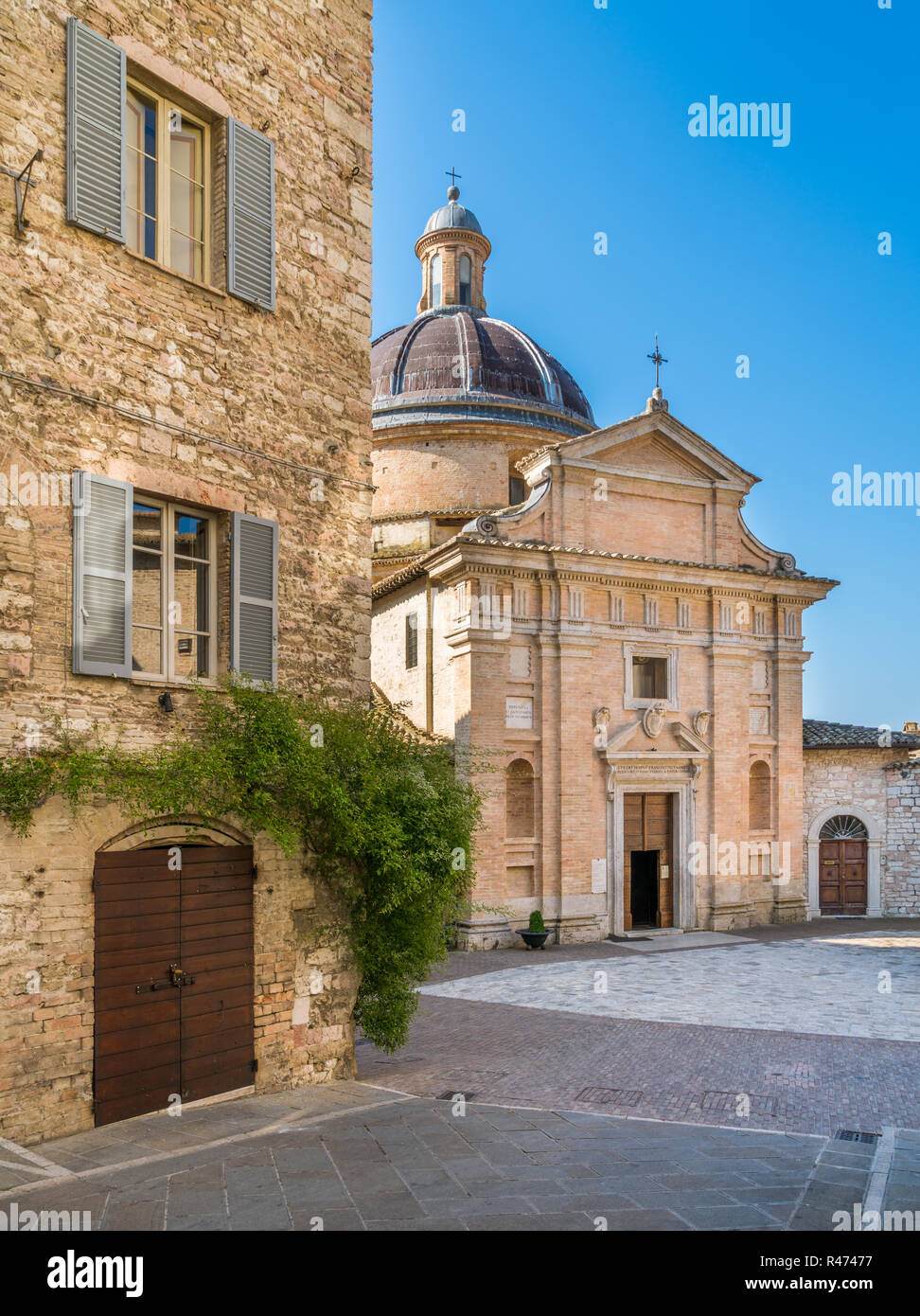 Scenic sight in Assisi with the Chiesa Nuova. Umbria, central Italy ...