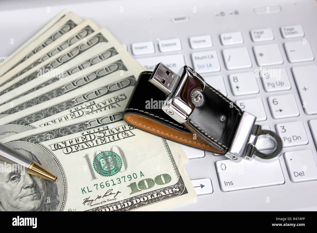 Flash card on the keyboard Stock Photo - Alamy