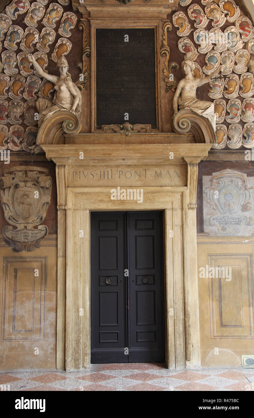 Bologna university building hi-res stock photography and images - Alamy