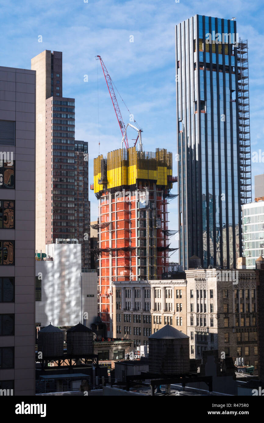 New york building scaffolding hi-res stock photography and images - Alamy