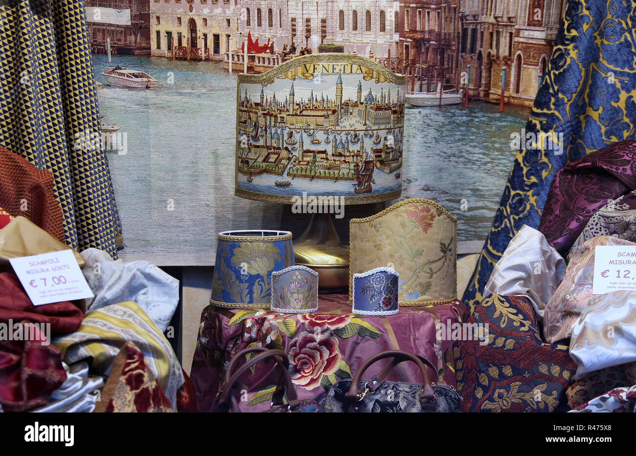 Shop window display of soft furnishings in Venice Stock Photo - Alamy
