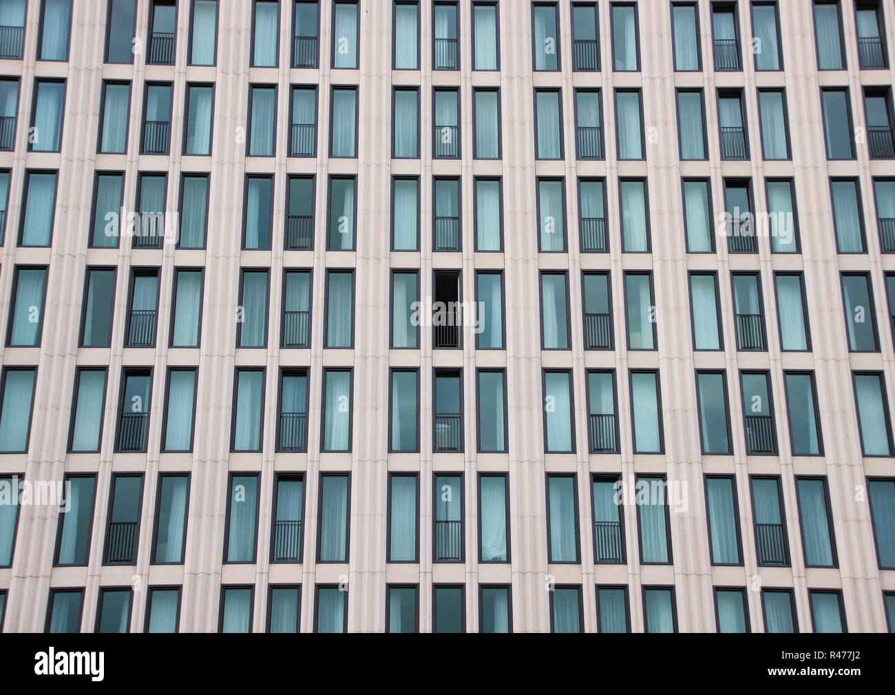 Wall window open modern hi-res stock photography and images - Alamy