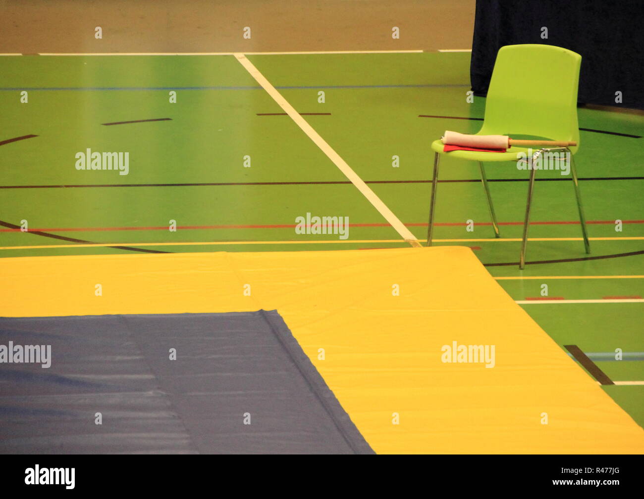 Karate referee hi-res stock photography and images - Alamy