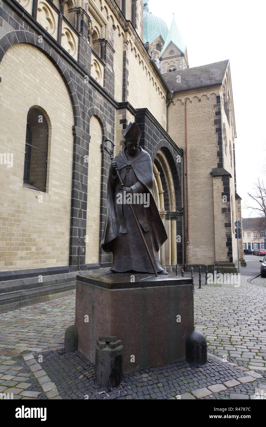 monument cardinal joseph frings,archbishop of cologne Stock Photo - Alamy