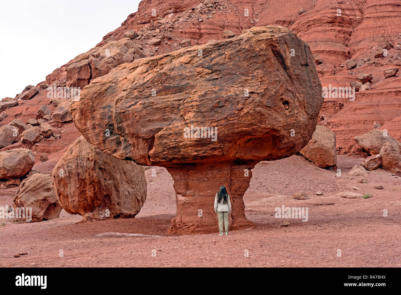 Large balanced red rocks hi-res stock photography and images - Alamy