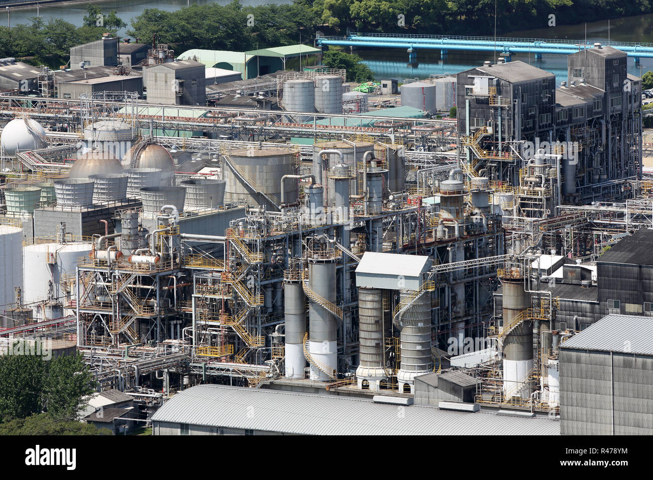 Process area structure chemical plant hi-res stock photography and ...