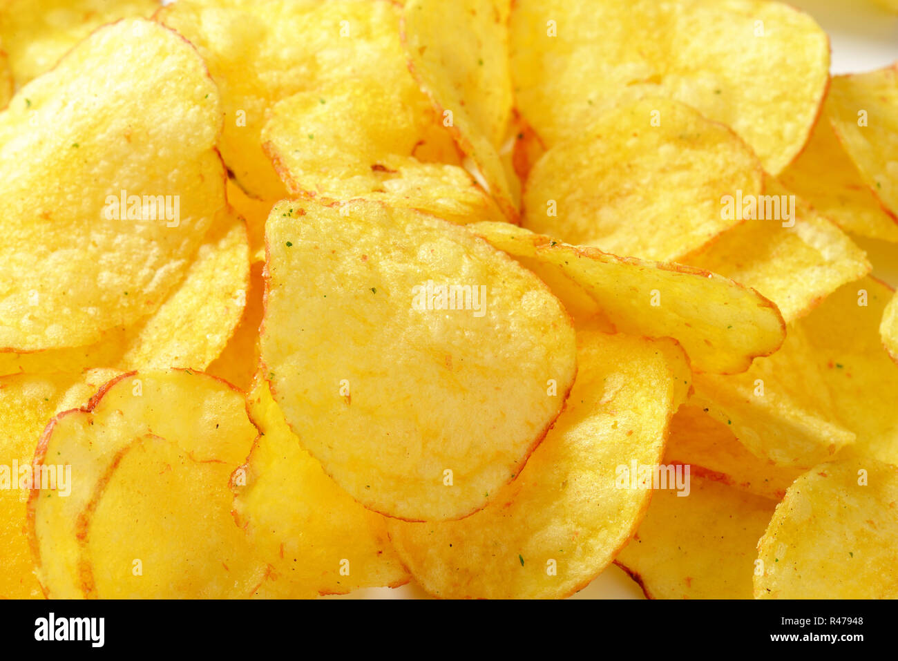 Heap of potato chips Stock Photo - Alamy