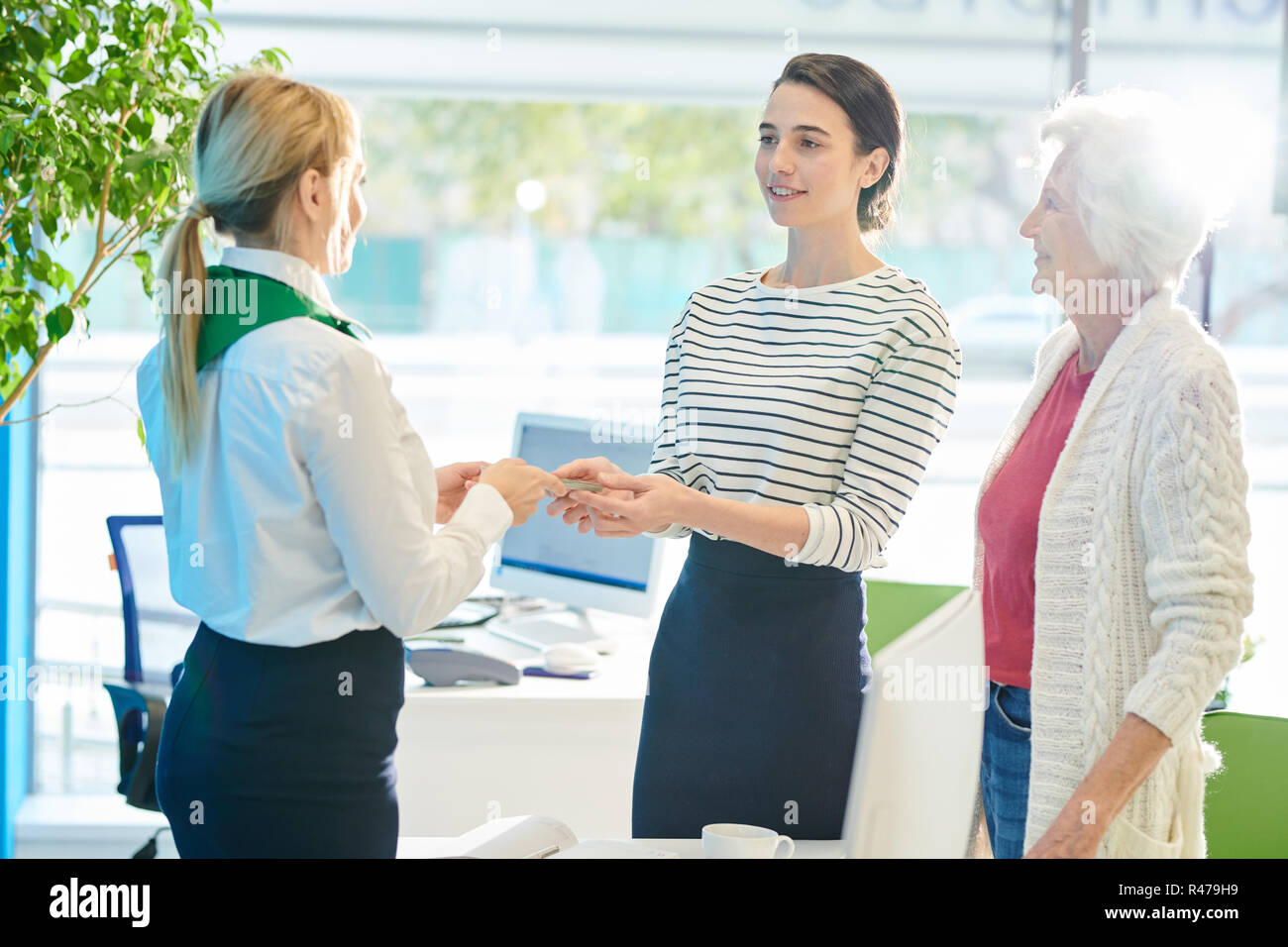 Elderly and young people hi-res stock photography and images - Alamy