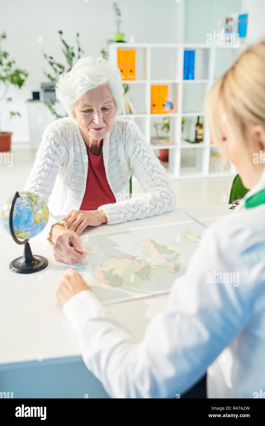 Tour operator office hi-res stock photography and images - Alamy