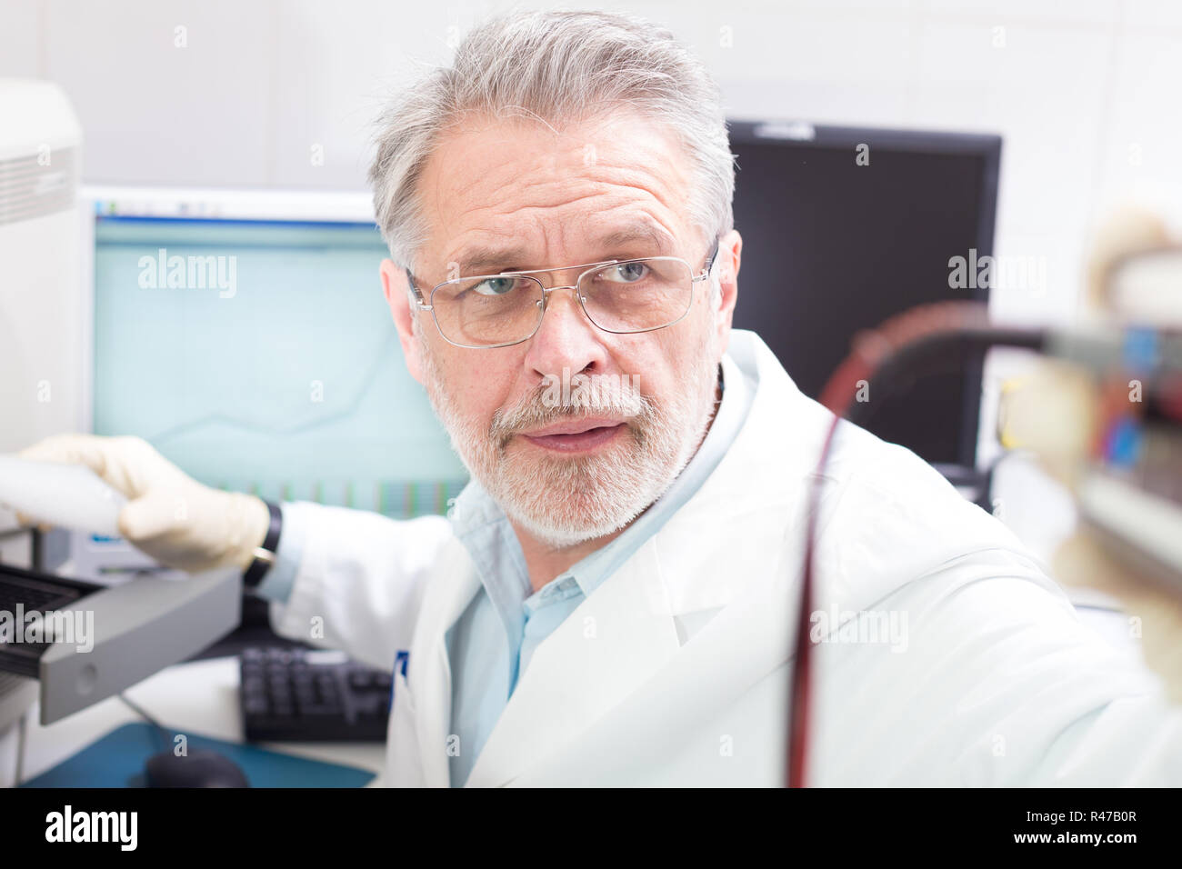 Life scientist researching in the laboratory Stock Photo - Alamy