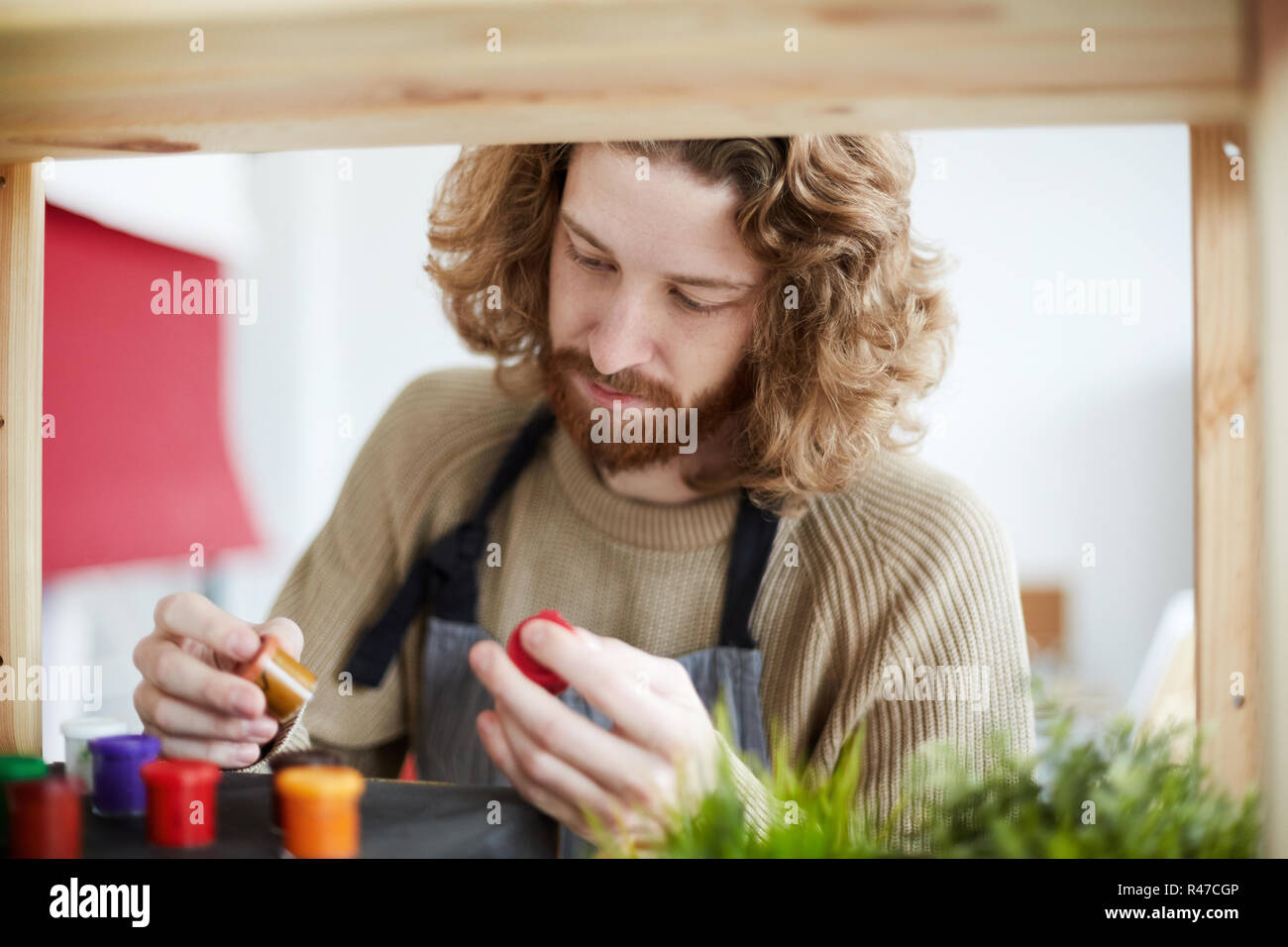 Painter in workroom hi-res stock photography and images - Alamy