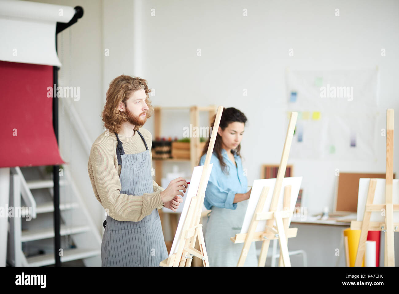 Students art class drawing hi-res stock photography and images - Alamy