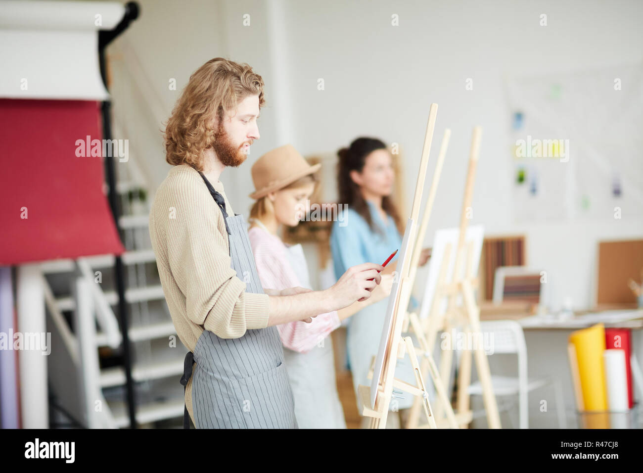 Painter by easel Stock Photo - Alamy