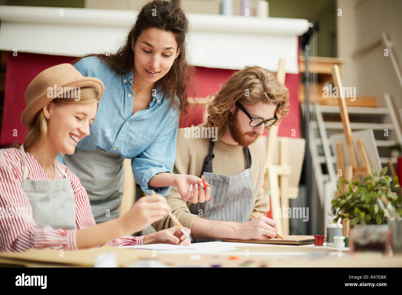 Girl student drawing sketching artist hi-res stock photography and ...