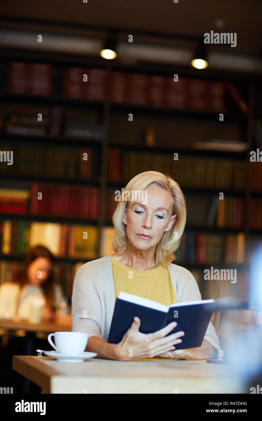 Modern and contemporary literature hi-res stock photography and images ...