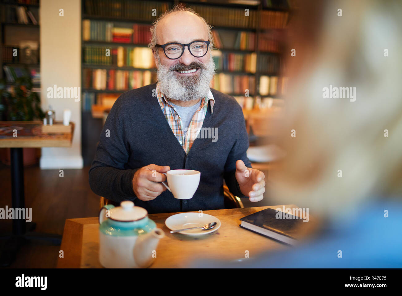 Cafe man talk hi-res stock photography and images - Alamy
