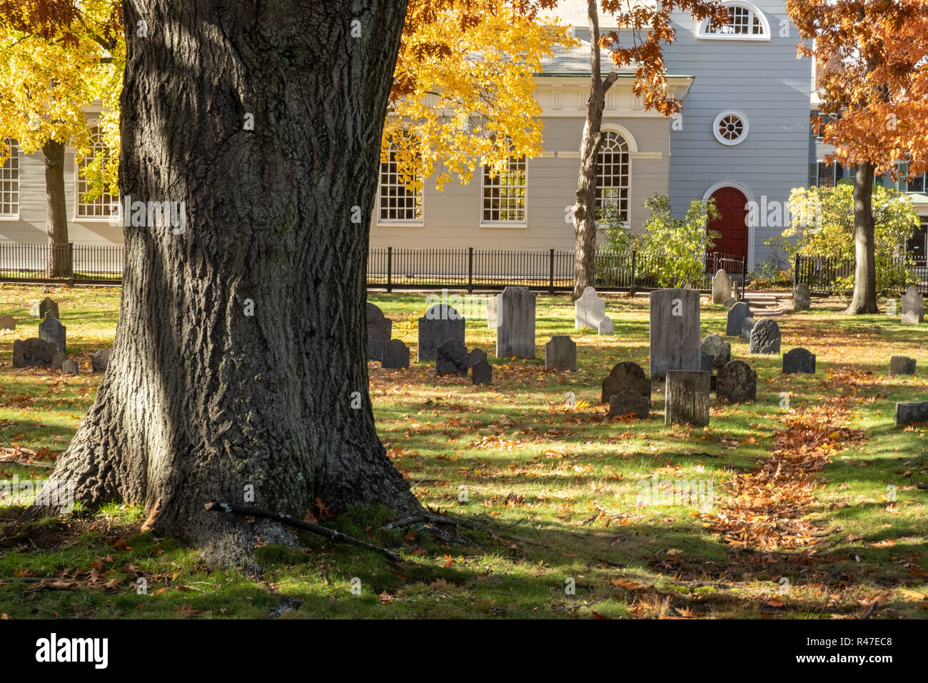 Christ Church and The Old Burying Ground in Harvard Square, Cambridge ...