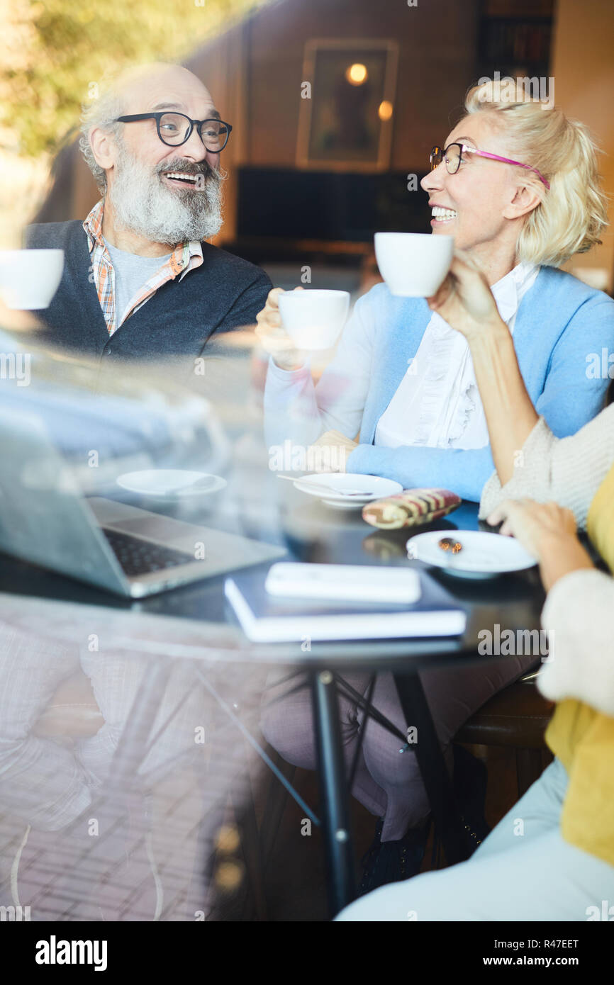 Cheerful senior couple cheering hi-res stock photography and images - Alamy