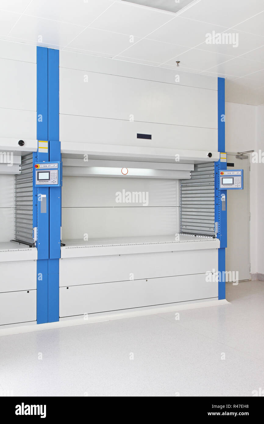 Automated High Bay Warehouse Stock Photo - Alamy