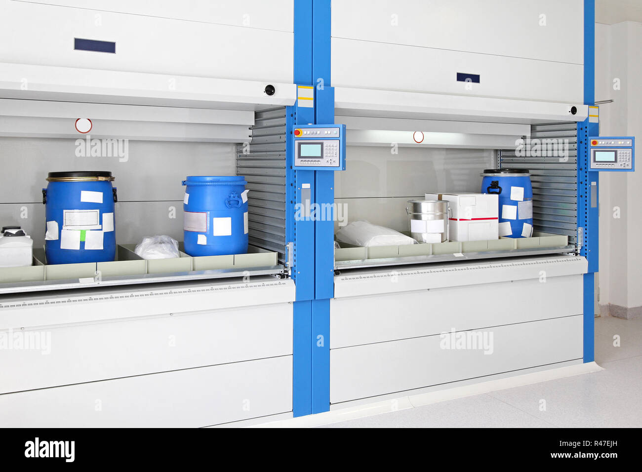 Automated storage and retrieval system hi-res stock photography and ...