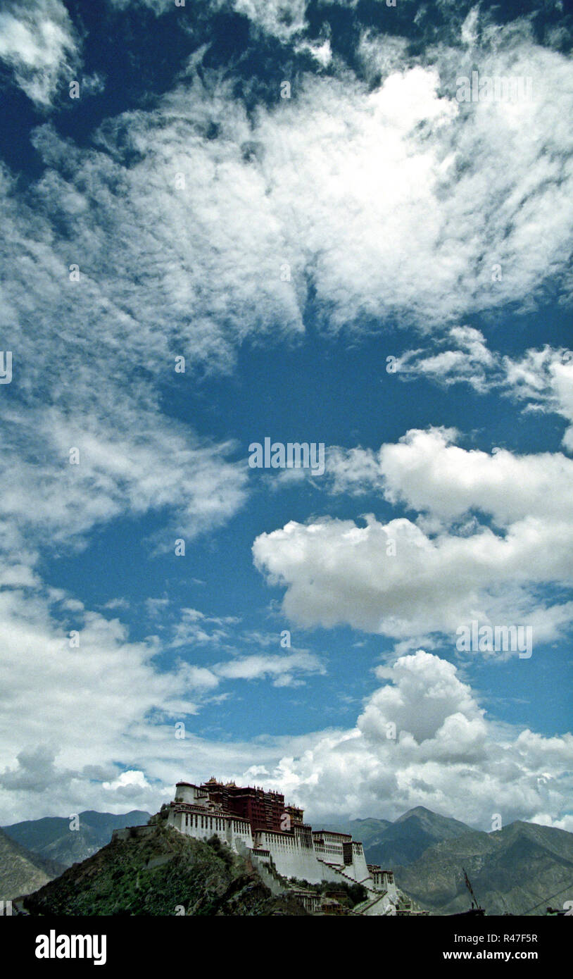 Tibet, Lhasa: Potala Palast. - 15.05.1998 Stock Photo - Alamy