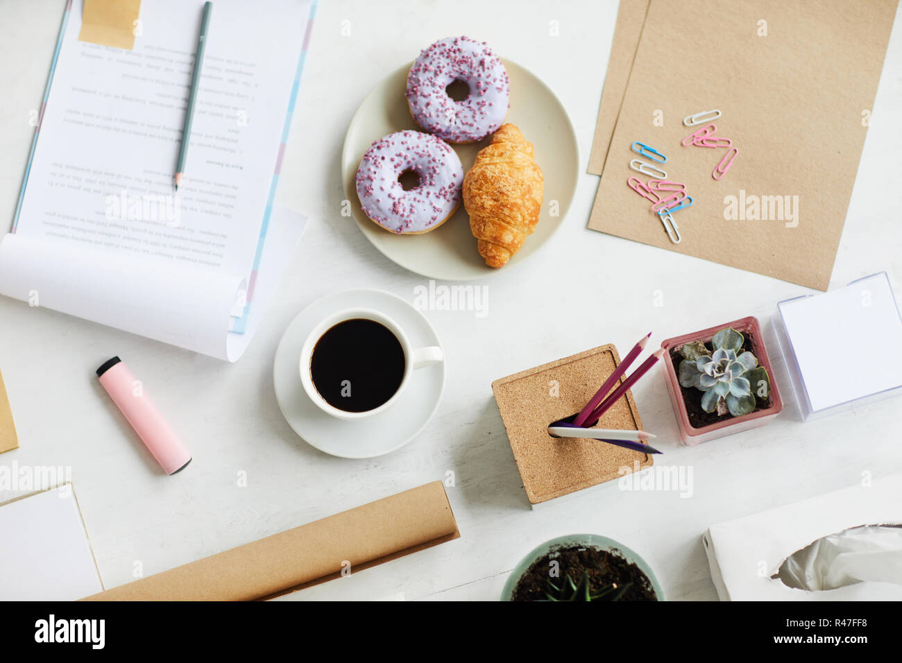 Creative office stationary hi-res stock photography and images - Alamy