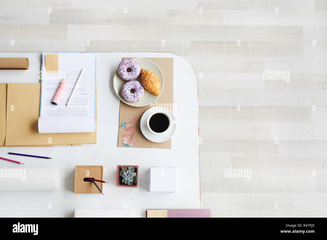 Objects on desk Stock Photo - Alamy
