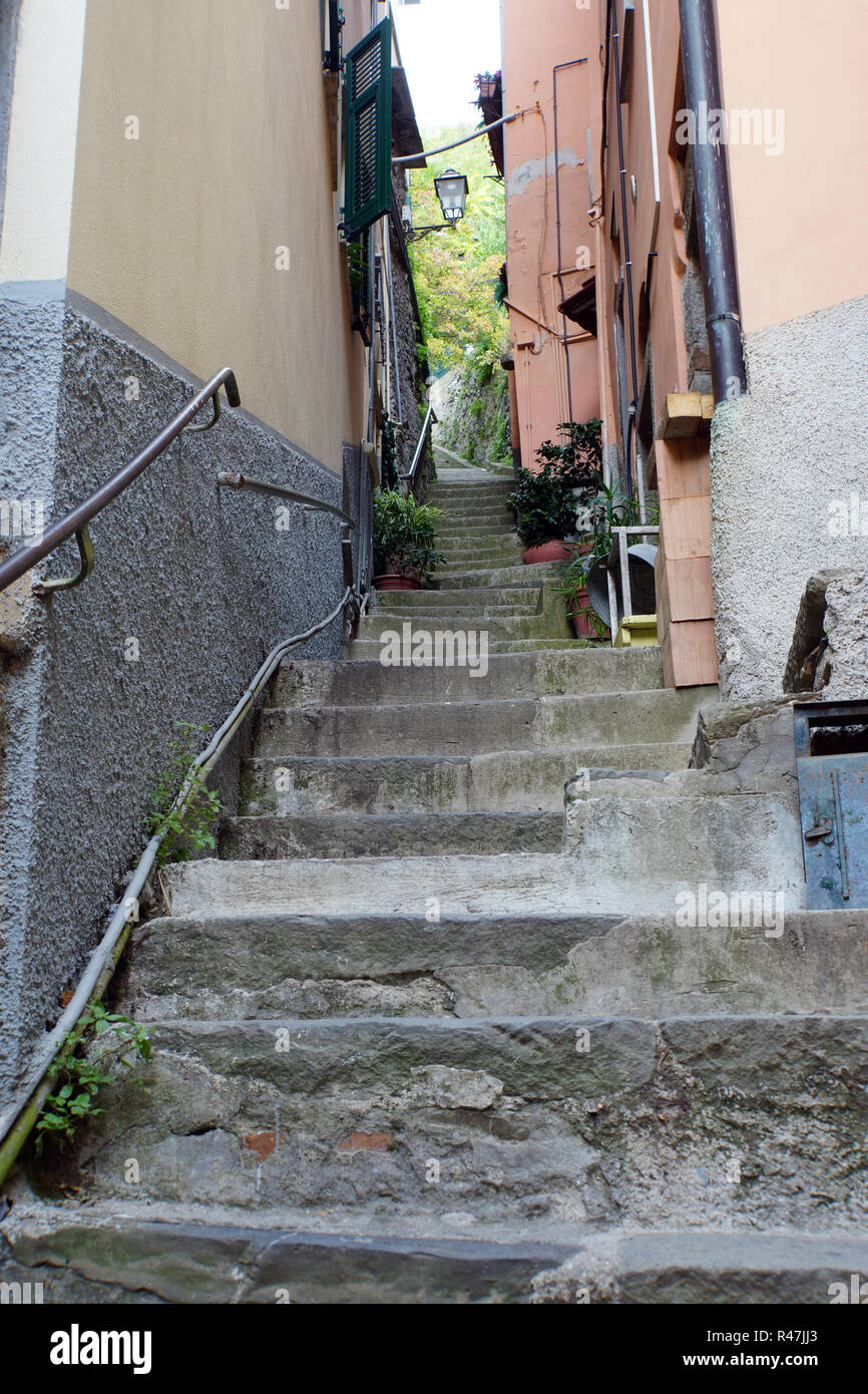 Steep winding streets hi-res stock photography and images - Alamy