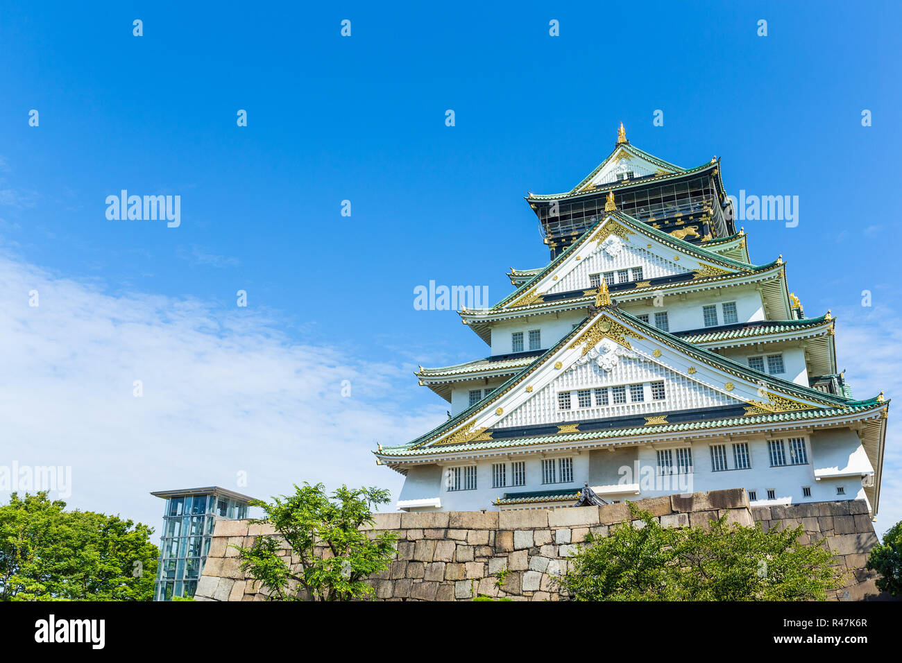 Traditional osaka castle Stock Photo - Alamy