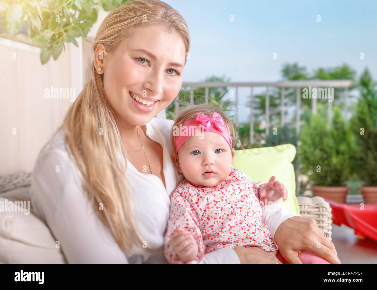 Happy baby girl smiles laughs hi-res stock photography and images - Alamy
