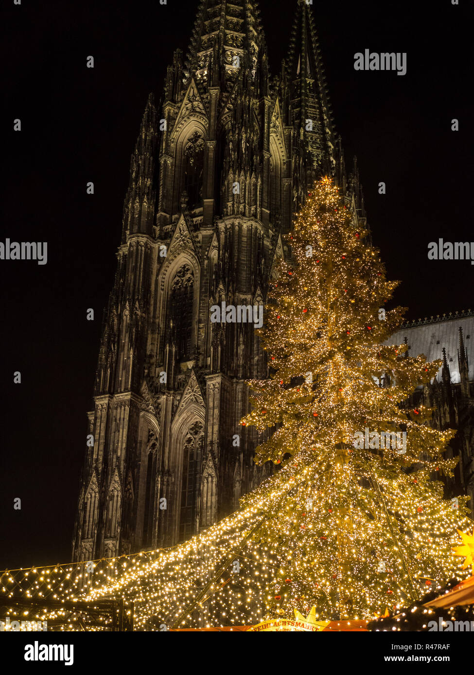 christmas market in cologne Stock Photo - Alamy